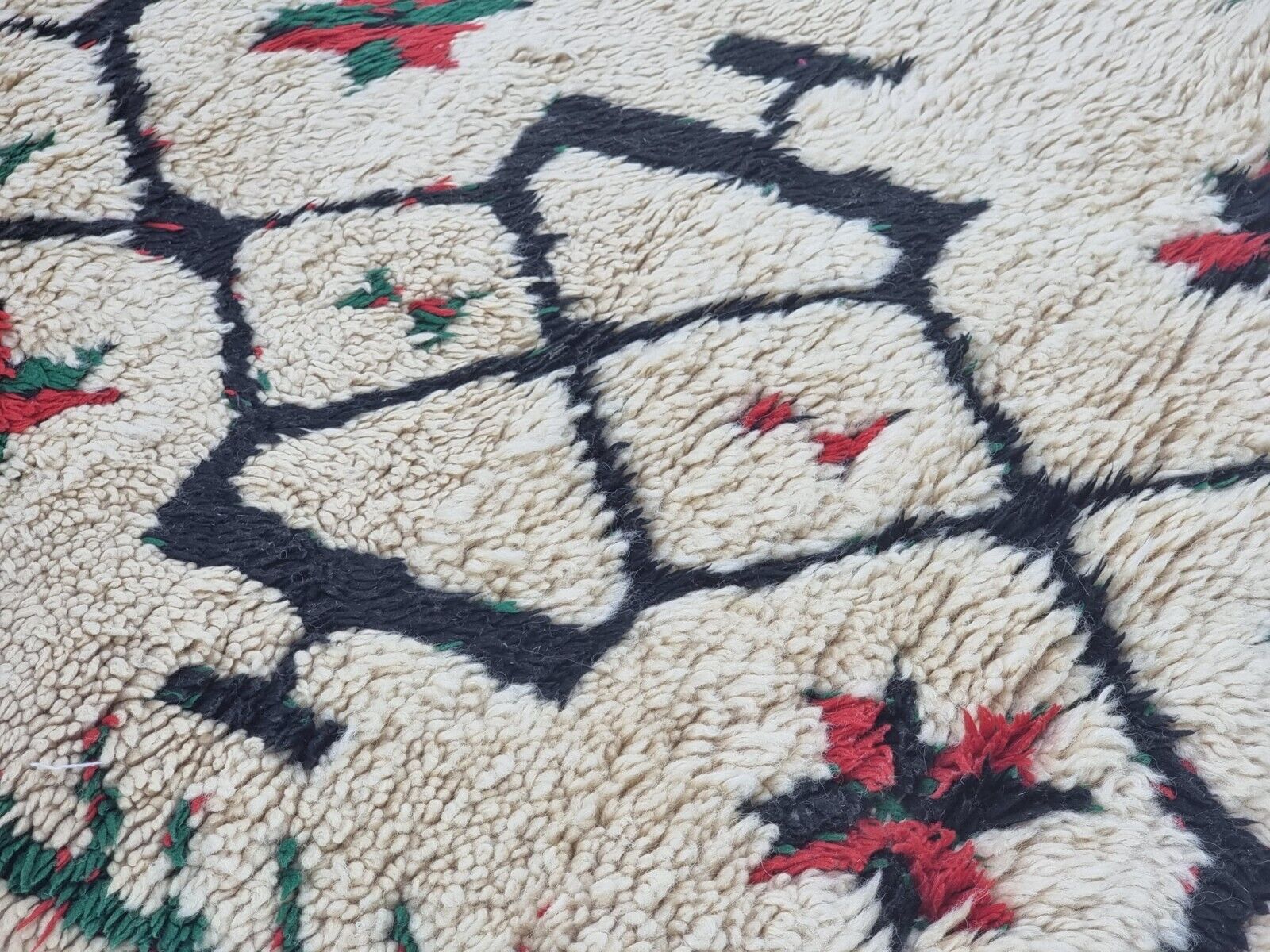 DARLA – Bohemian Beige Vintage Geometric 2’1”x5’5”Rug - Tribal Moroccan Rug